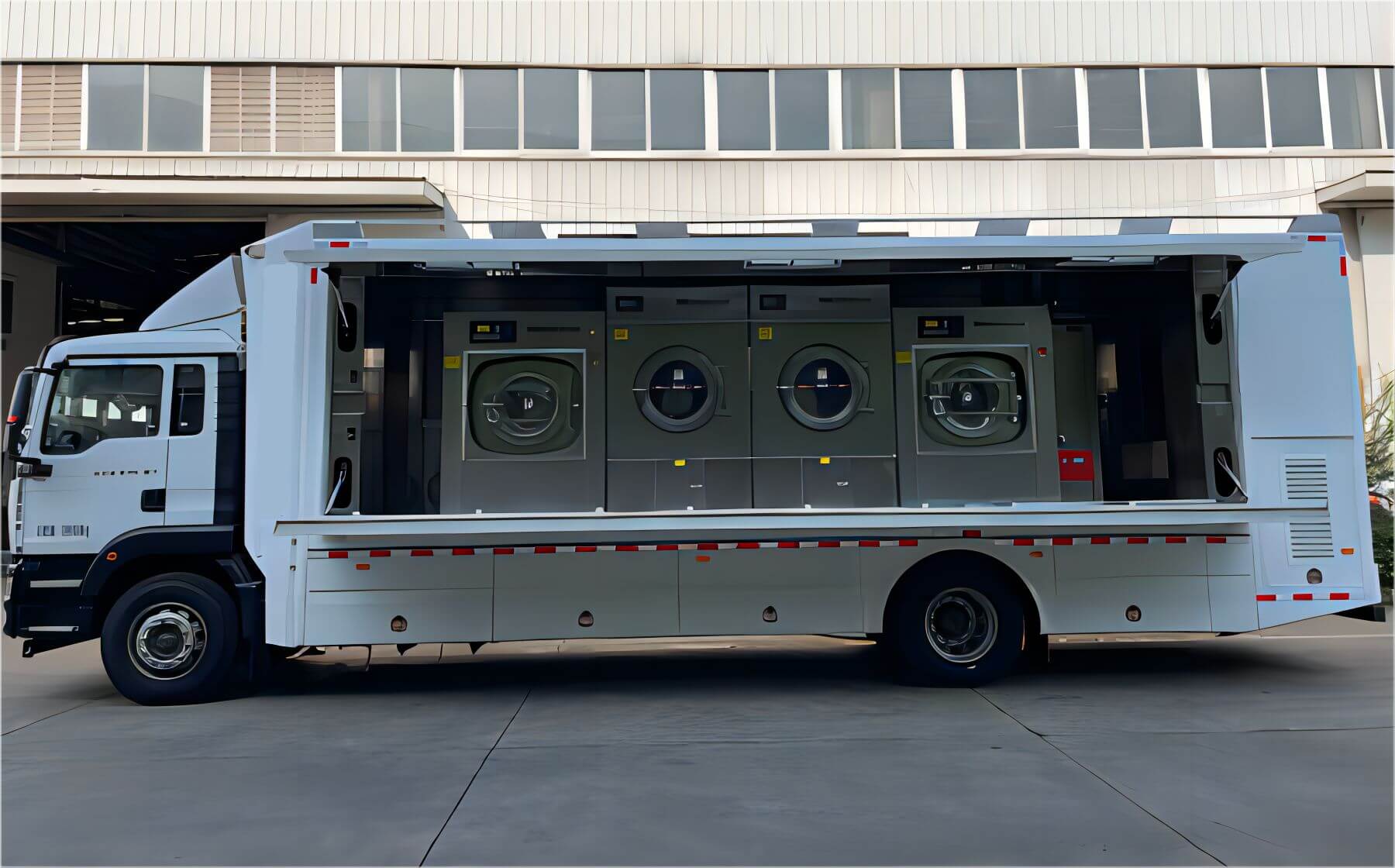 Wholesale Customizing Sinotruck Mobile Laundry Vehicles in Chinese ...