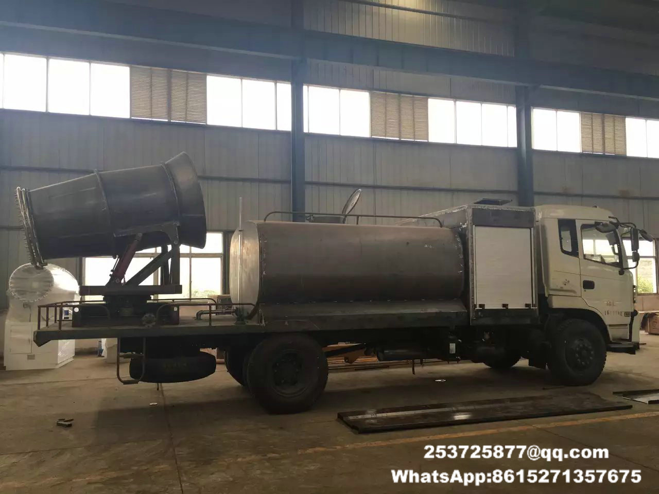 New Model 45-55m pesticide spraying Trucks 8000Liters Water Tank Truck ...